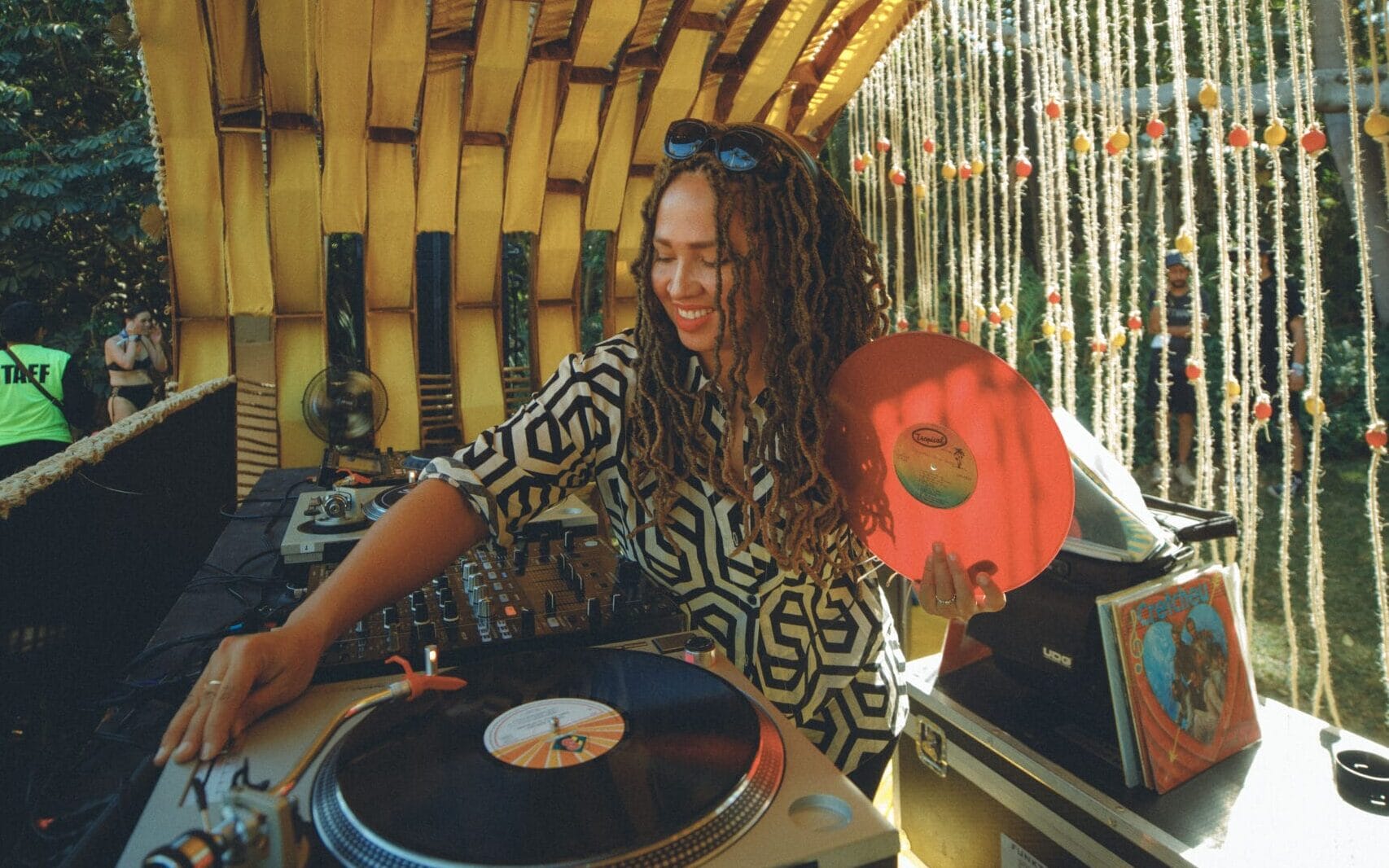 On Photography and Sound: Sonic Landscapes and Multidimensional ...